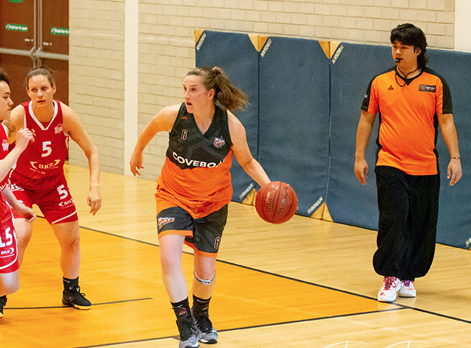 Nieuwegeinse Miriam Benjamins legt de bal definitief in de kast! - De ...